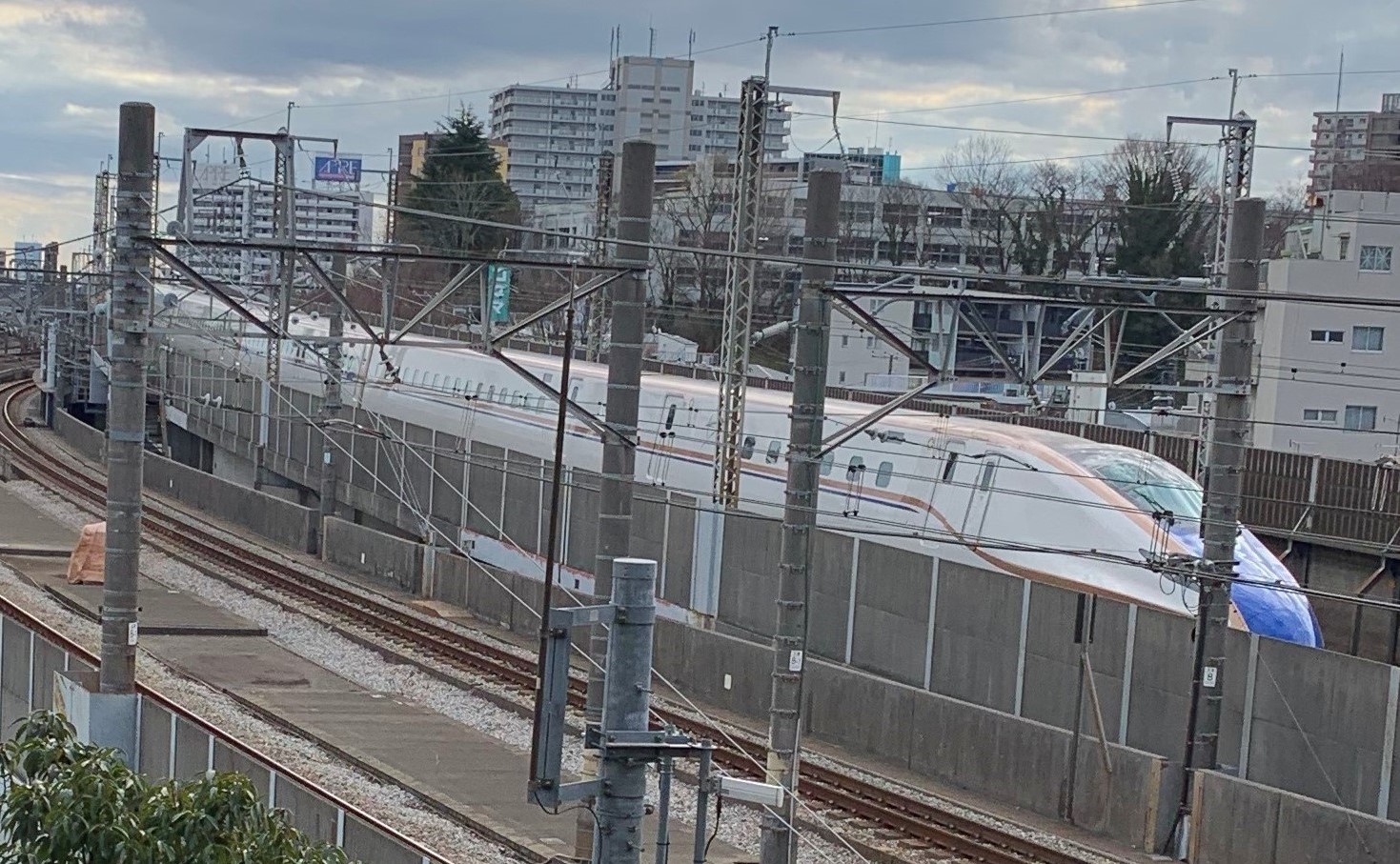 【東京都】撮り鉄やママ鉄に話題！楽しいトレインスポット！赤羽八幡神社で新幹線を見よう！