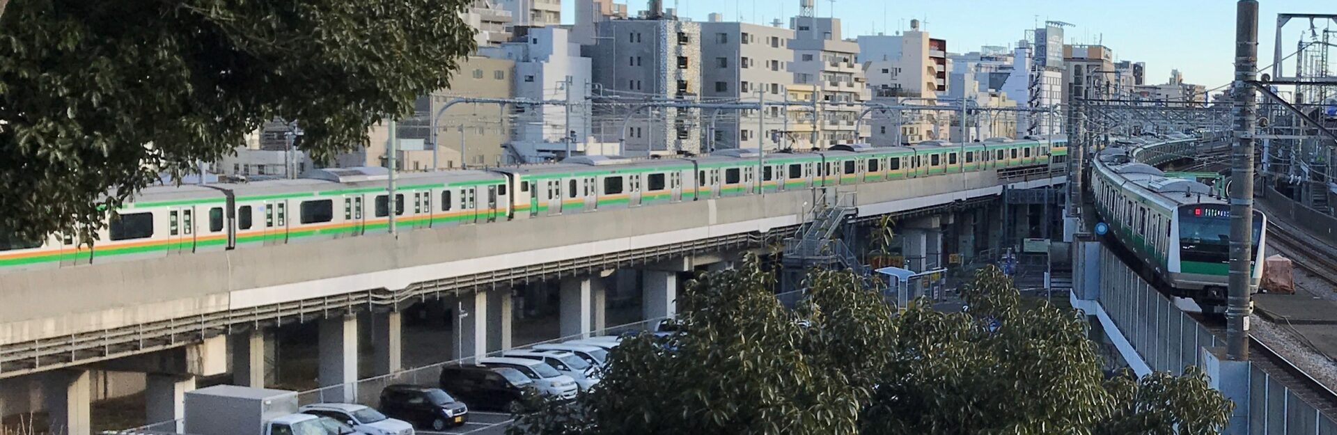 【東京都】撮り鉄やママ鉄に話題！楽しいトレインスポット！赤羽八幡神社で新幹線を見よう！